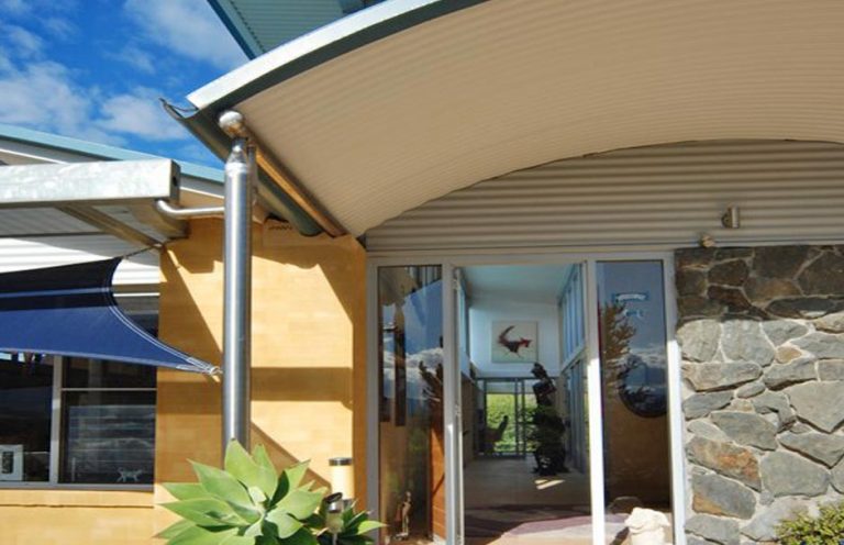 curved-roof-entrance | ARCPANEL Roof Systems